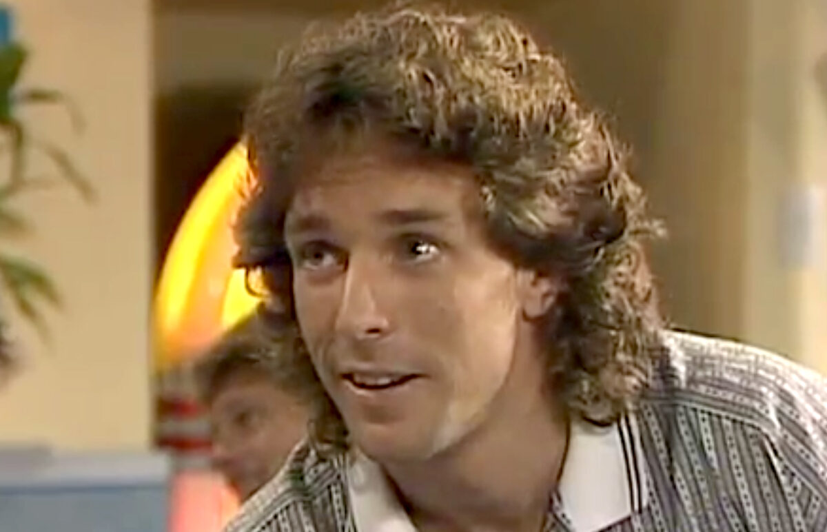 Simon Yates (Christopher Saunders) - Home and Away Characters