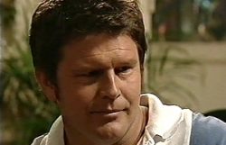 Pete Sutherland (Chris Mayer) - Home and Away Characters