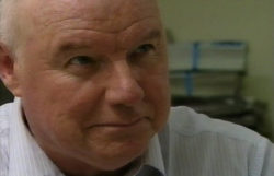 Frank Warburton (Russell Nynn) - Home and Away Characters