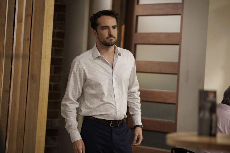 Neighbours Spoilers – Rhett spots Holly and Andrew kissing!